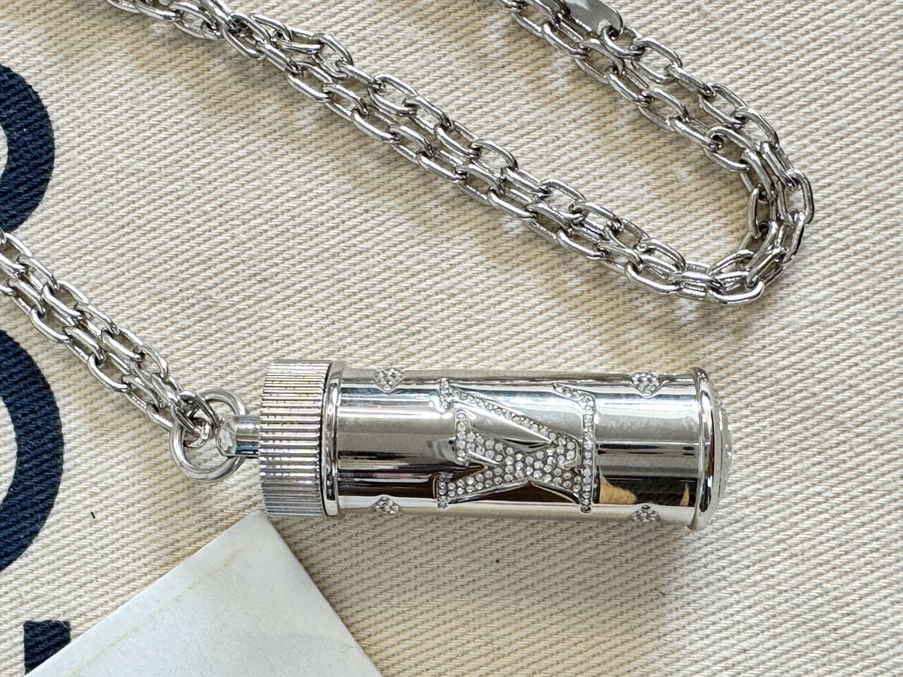 Pendant louis vuitton store